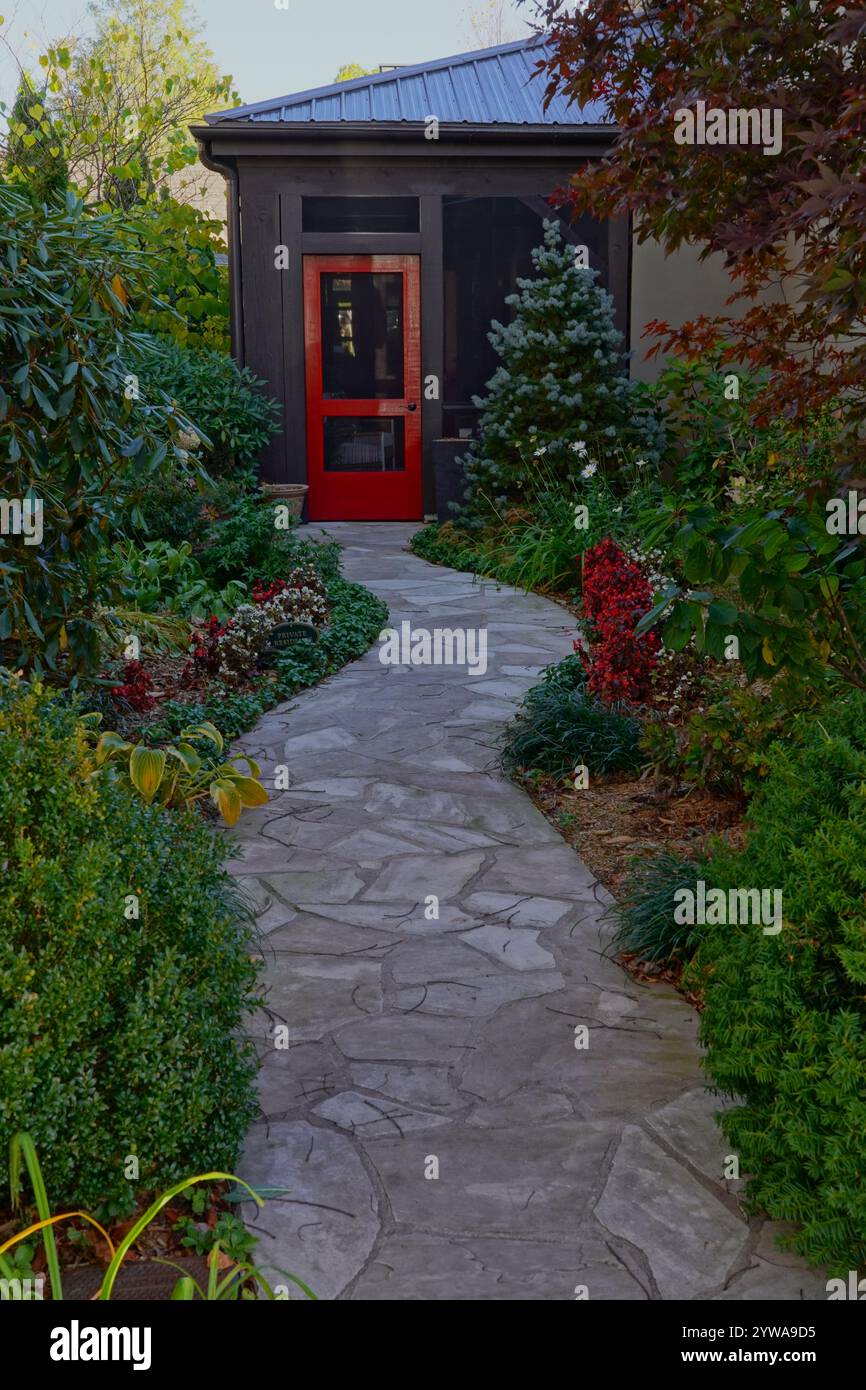 Walkway to green door hi-res stock photography and images - Alamy