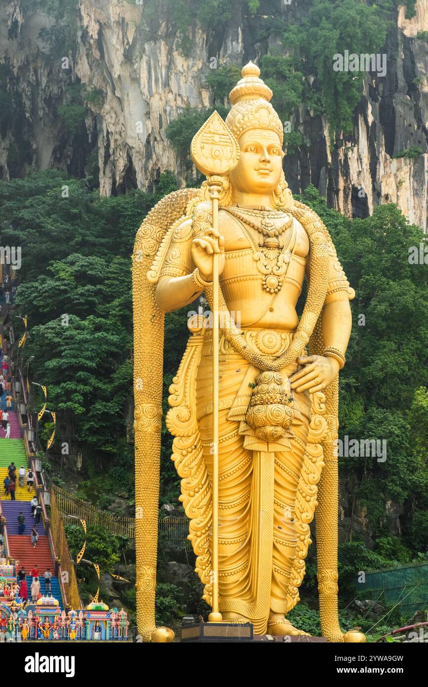Batu Caves Hindu Temple, Selangor, Malaysia. Golden statue of Lord ...