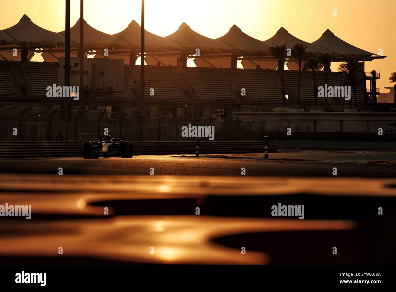 Abu Dhabi, Abu Dhabi. 10th Dec, 2024. Isack Hadjar (FRA) Red Bull ...