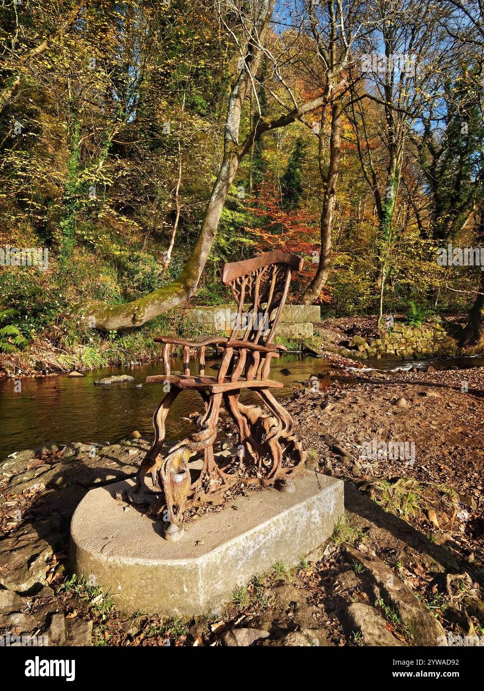 Rivelin river chair sculpture hi-res stock photography and images - Alamy