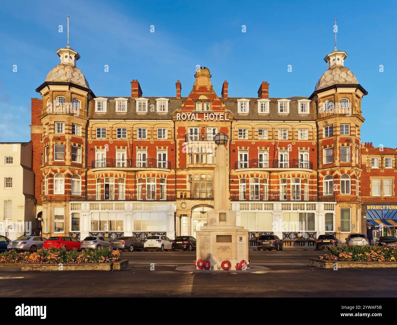 UK, Dorset, Weymouth, The Royal Hotel and War Memorial Stock Photo - Alamy