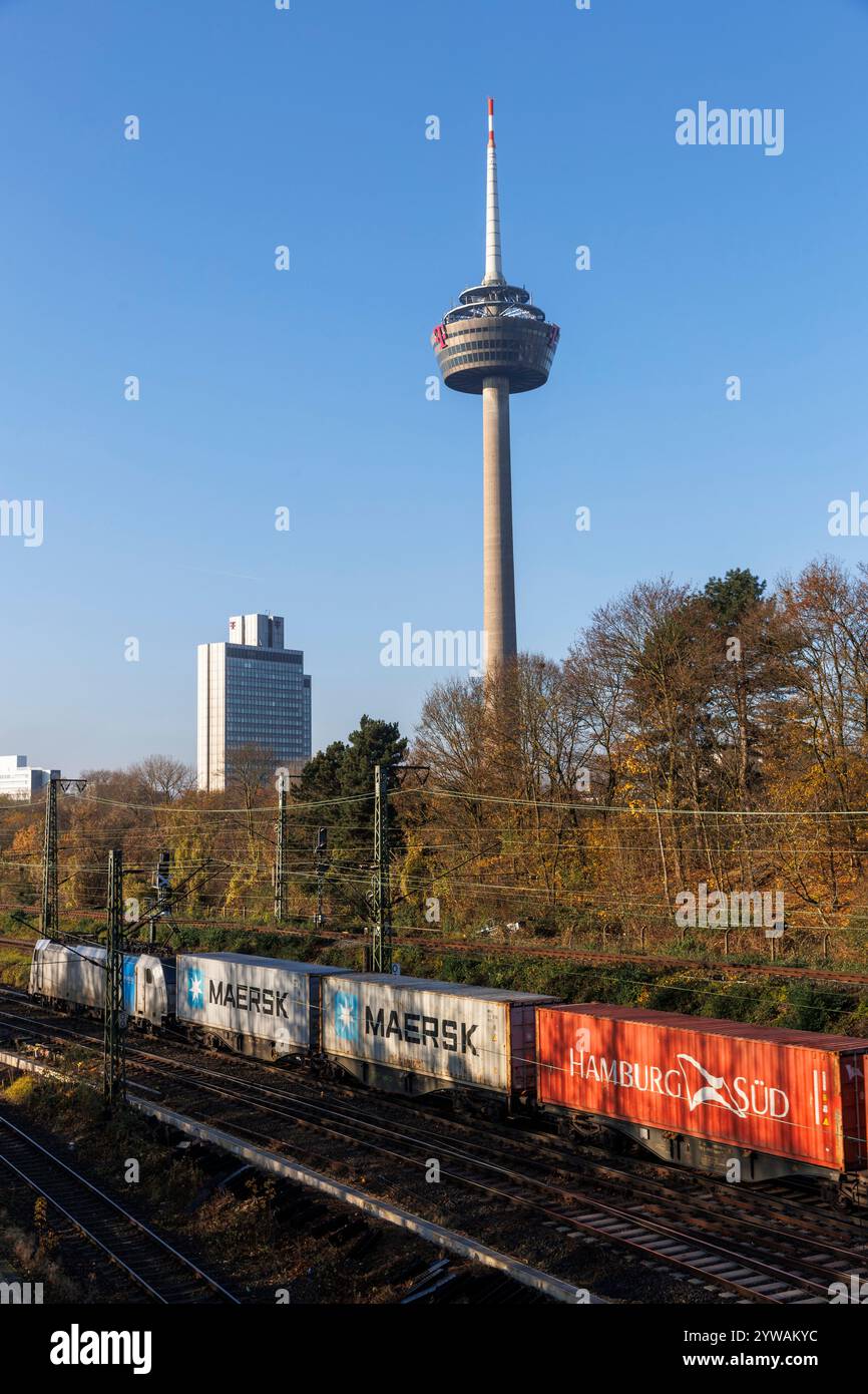 freight train on track near Mediapark, Colonius TV tower, Cologne ...