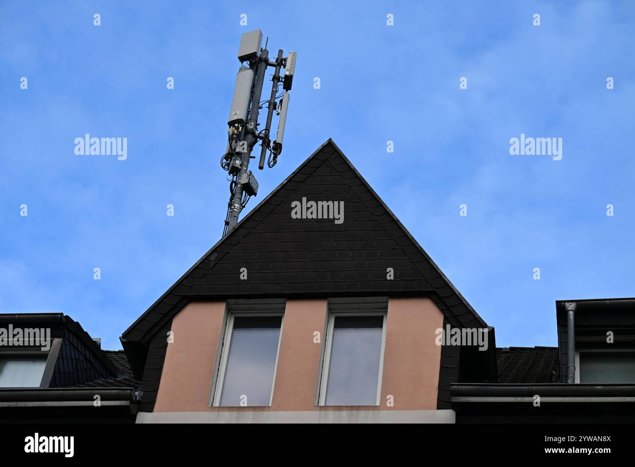Duesseldorf, Germany. 12th Nov, 2024. A mobile phone mast with antennas ...