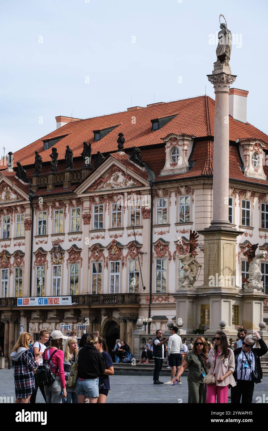 Old Town Square with Statue of the Virgin Mary, Kinsky Palace in background. Prague, Czech ...