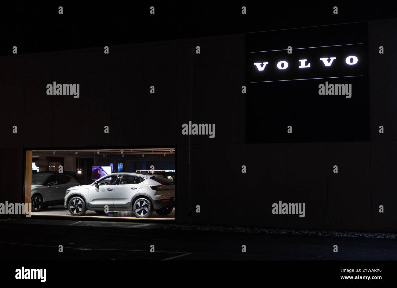 Volvo dealer dealership store hi-res stock photography and images - Alamy
