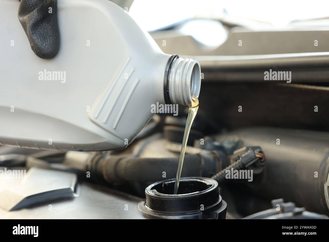 Man pouring oil into engine hi-res stock photography and images - Alamy