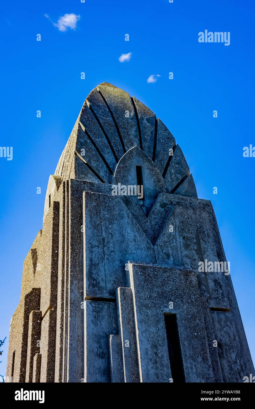 Concrete art deco forms at entrance to Alsea Bay Bridge on U.S. Route ...