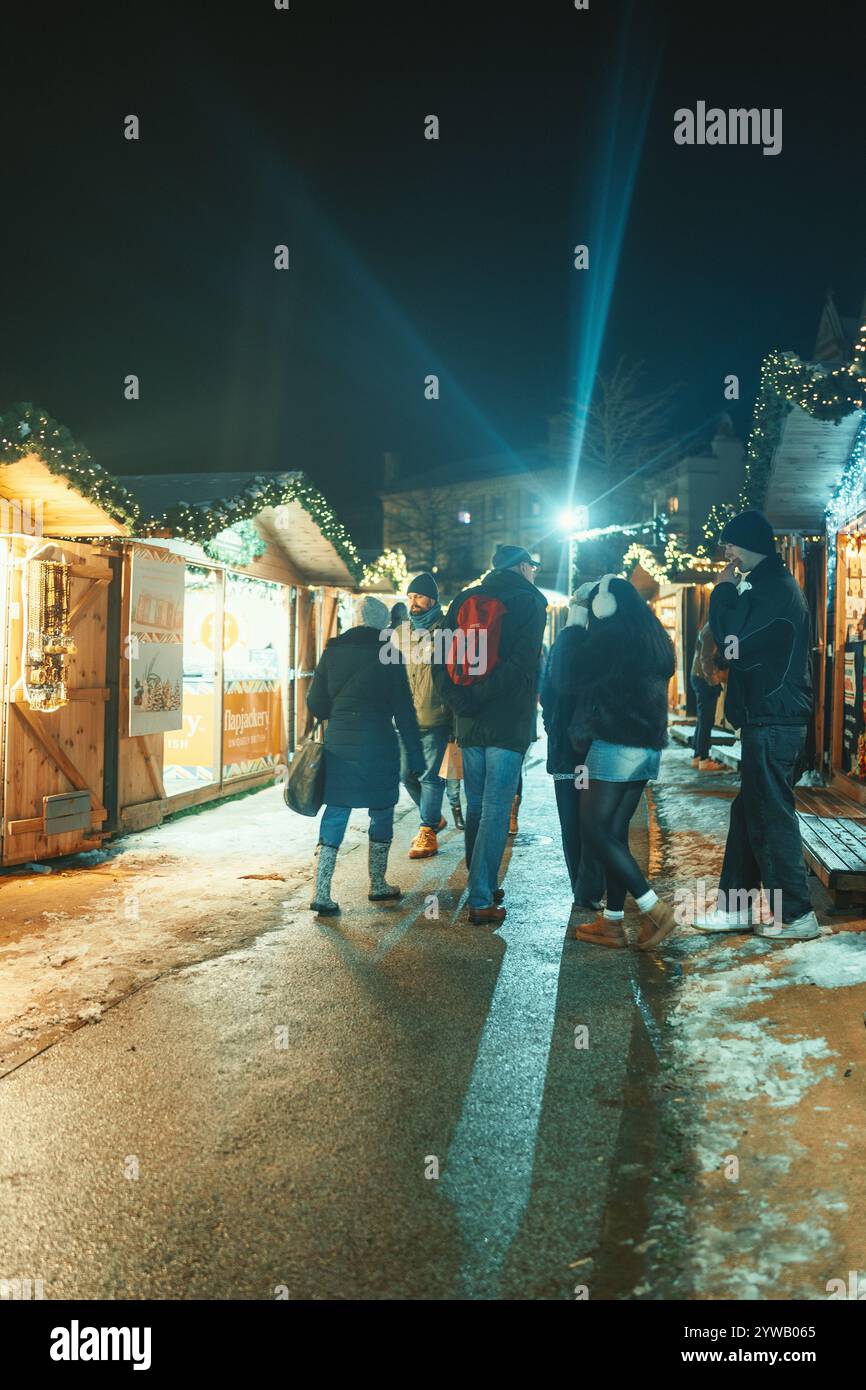 Local people singing christmas hi-res stock photography and images - Alamy