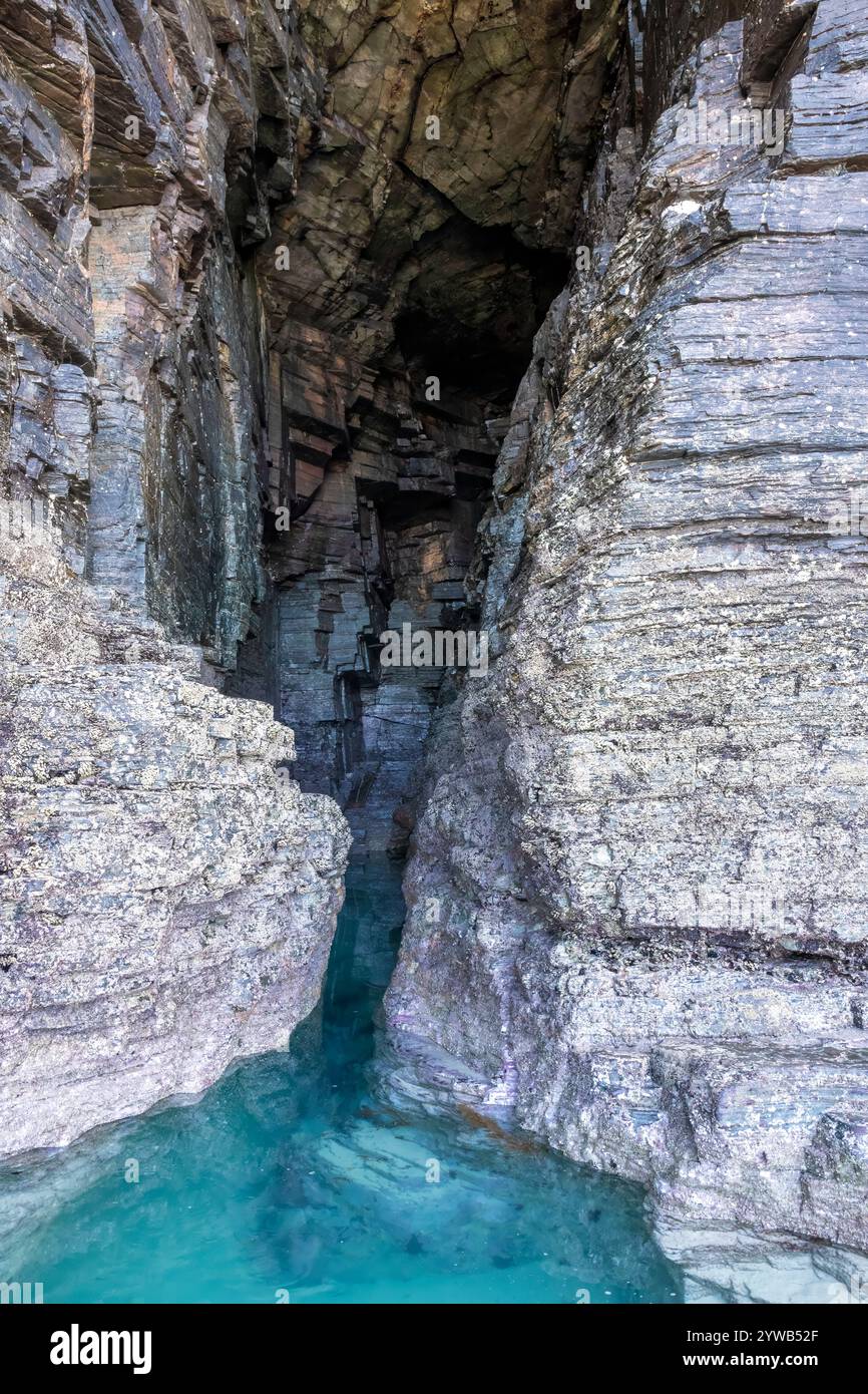 Cave like formation hi-res stock photography and images - Alamy