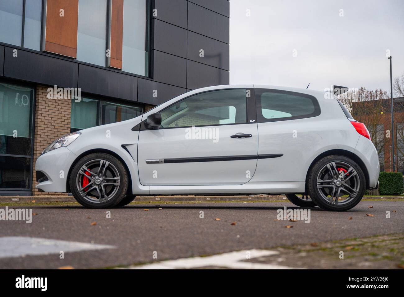 2009 Renault Clio Cup French hot hatch sports car Stock Photo - Alamy
