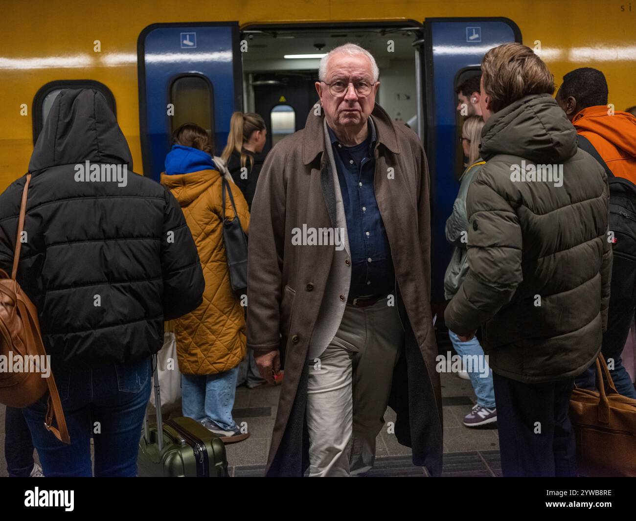 Commuters disembark a morning train November 22, 2024 at Central ...