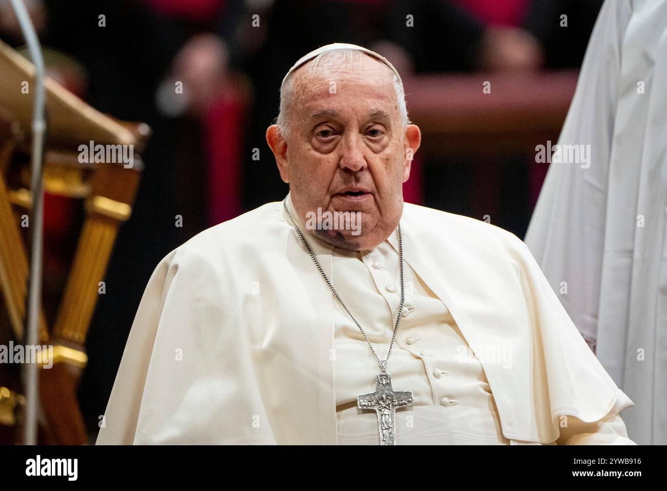Pope Francis leaves the St Peter's Basilica at the end of the Ordinary ...