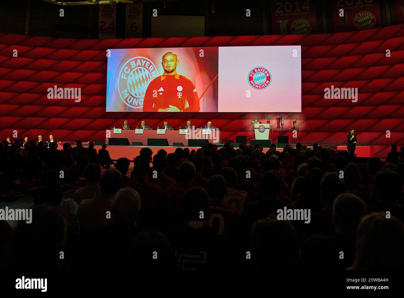 Kompany bayern manager hi-res stock photography and images - Alamy