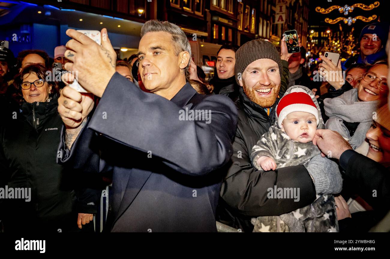 AMSTERDAM - Robbie Williams on the carpet during the premiere at Royal ...