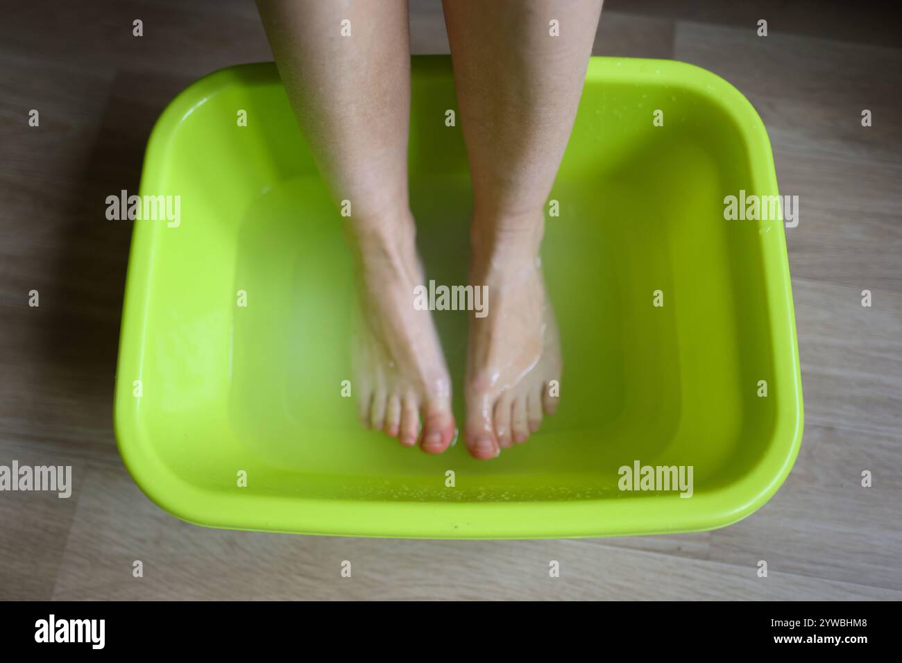 Soak Feet In Water – How To Soak Feet – ERDNLK