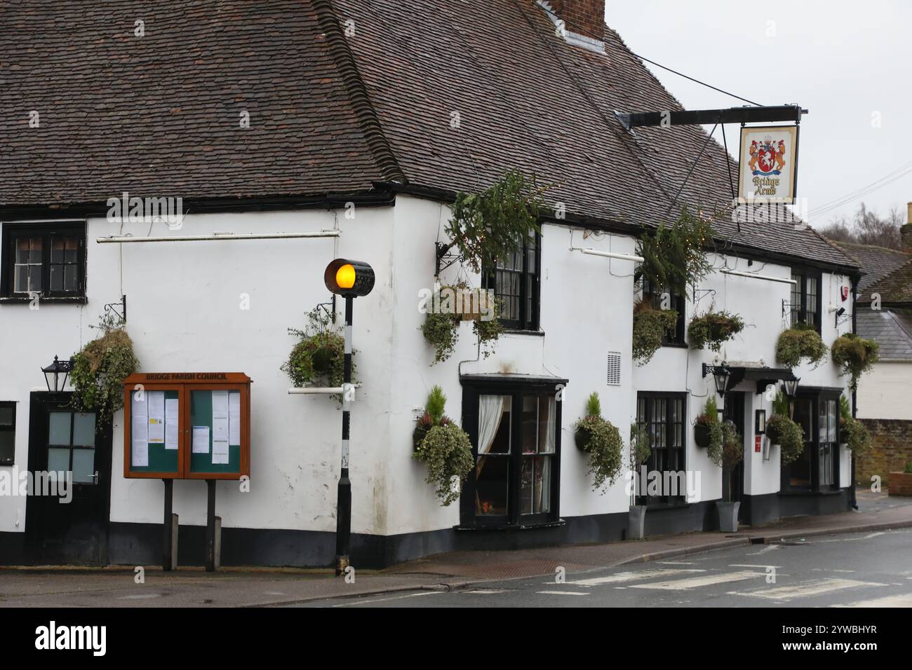 Bridge arms kent hi-res stock photography and images - Alamy