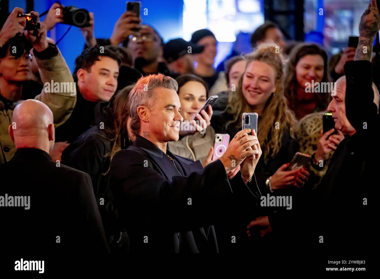 AMSTERDAM - Robbie Williams on the carpet during the premiere at Royal ...
