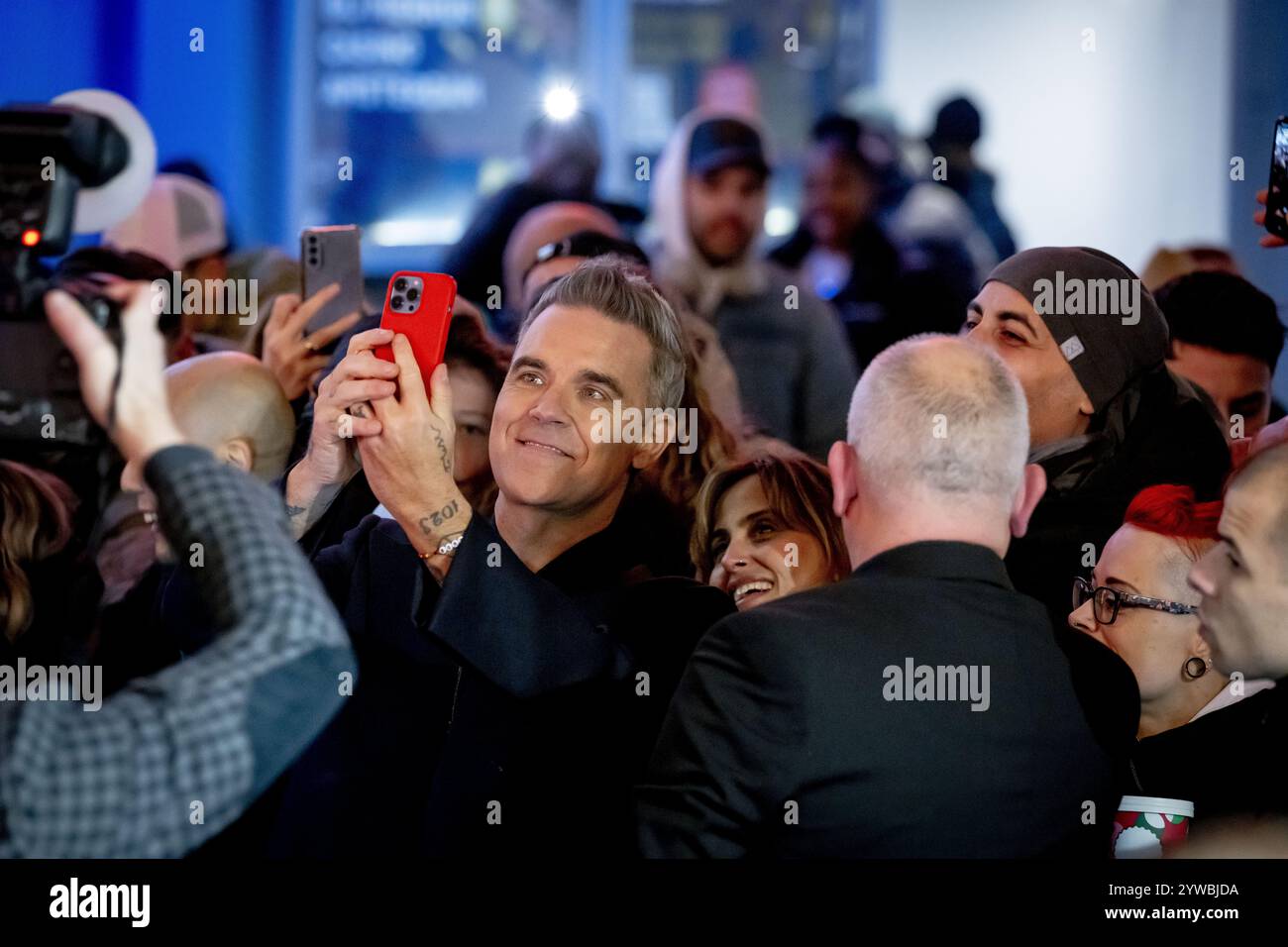 AMSTERDAM - Robbie Williams on the carpet during the premiere at Royal ...