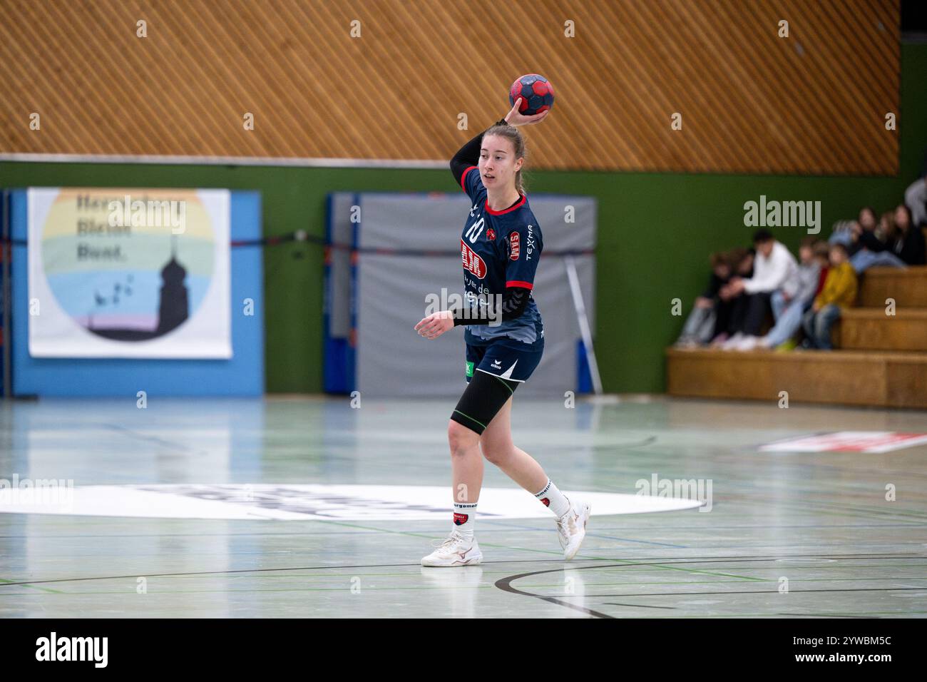 Emma Schweizer (SG H2Ku Herrenberg, #10) am Ball, GER, SG H2Ku ... Emma Schweizer (SG H2Ku Herrenberg, #10) am Ball, GER, SG H2Ku ...