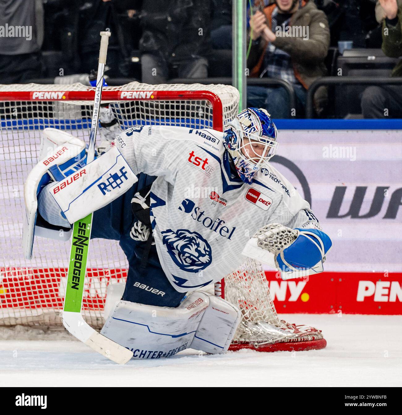 Zane McIntyre (Torwart, Straubing Tigers, #70). GER, EHC Red Bull ...