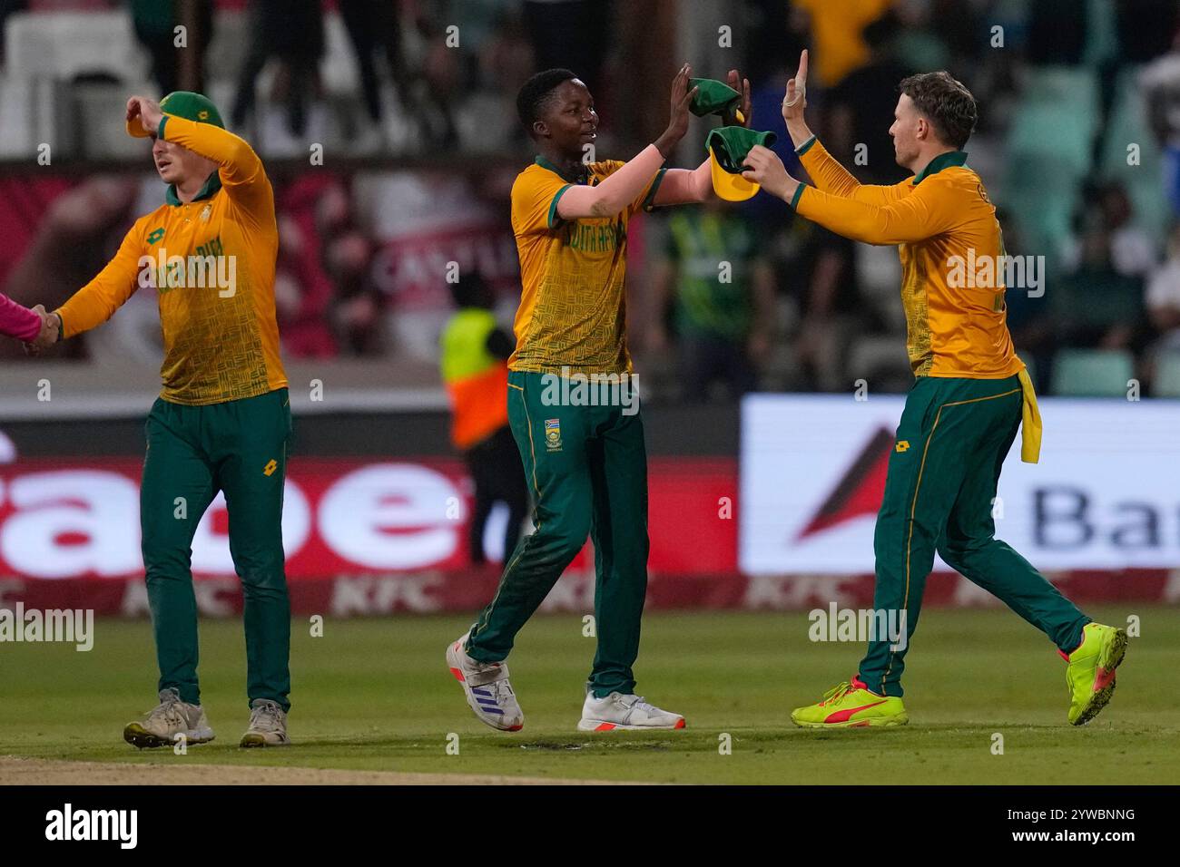 South Africa's players celebrates their win over Pakistan in the first ...