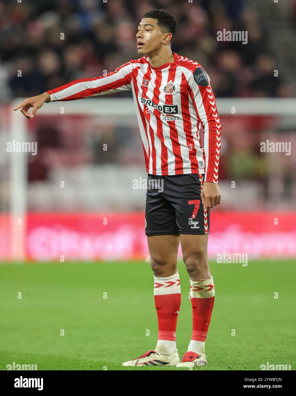 Jobe Bellingham of Sunderland gives his team instructions during the ...