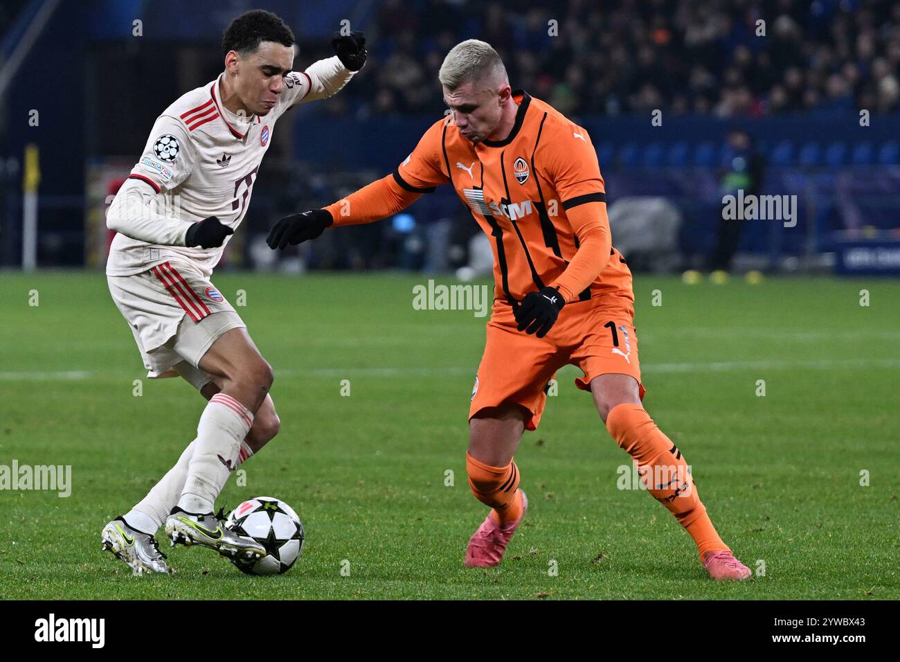 Gelsenkirchen, Germany. 10th Dec, 2024. Soccer: Champions League, Shakhtar Donetsk - FC Bayern ...