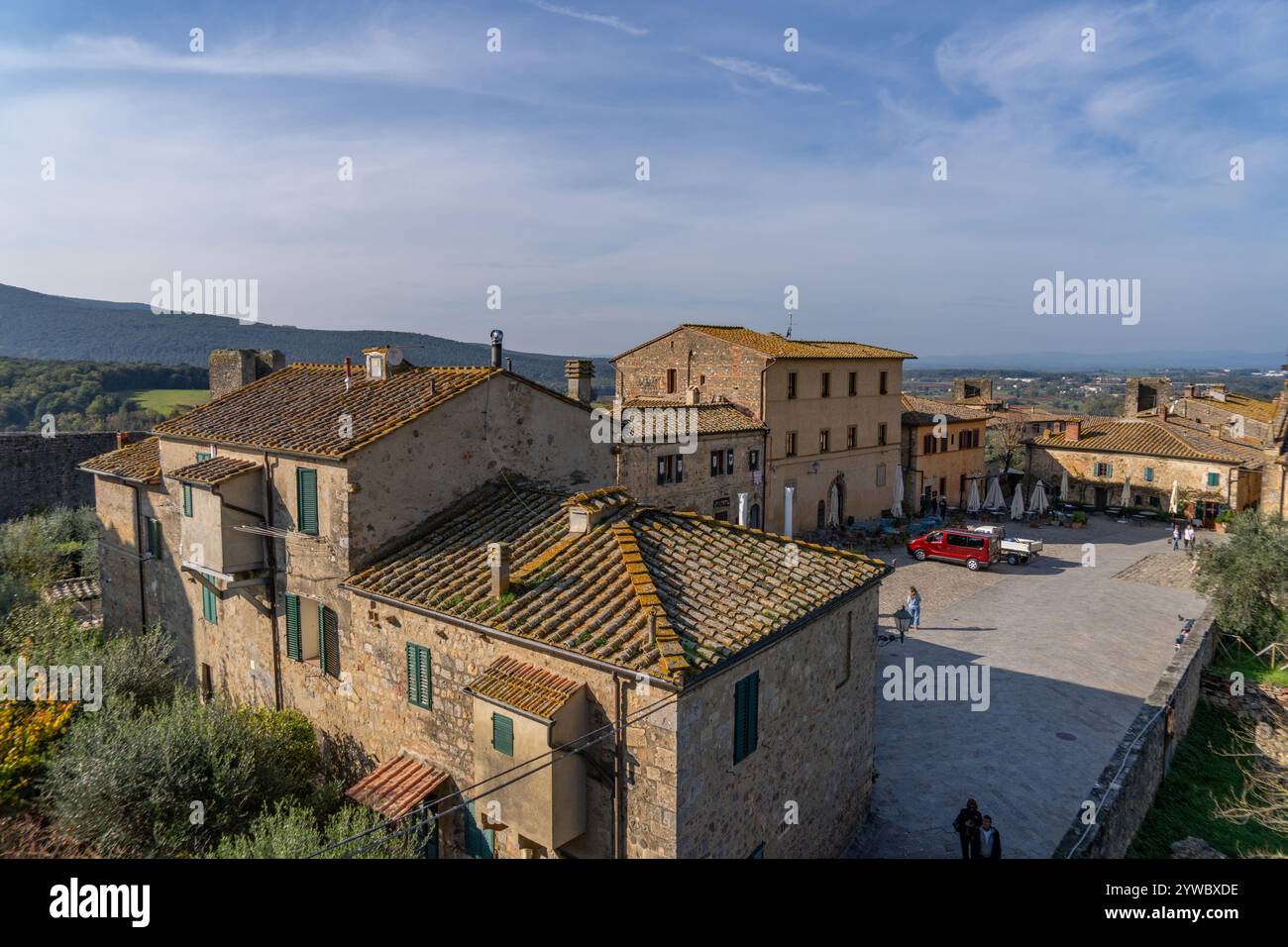 The Piazza Roma in the medieval walled town of Monteriggioni, Sienna ...