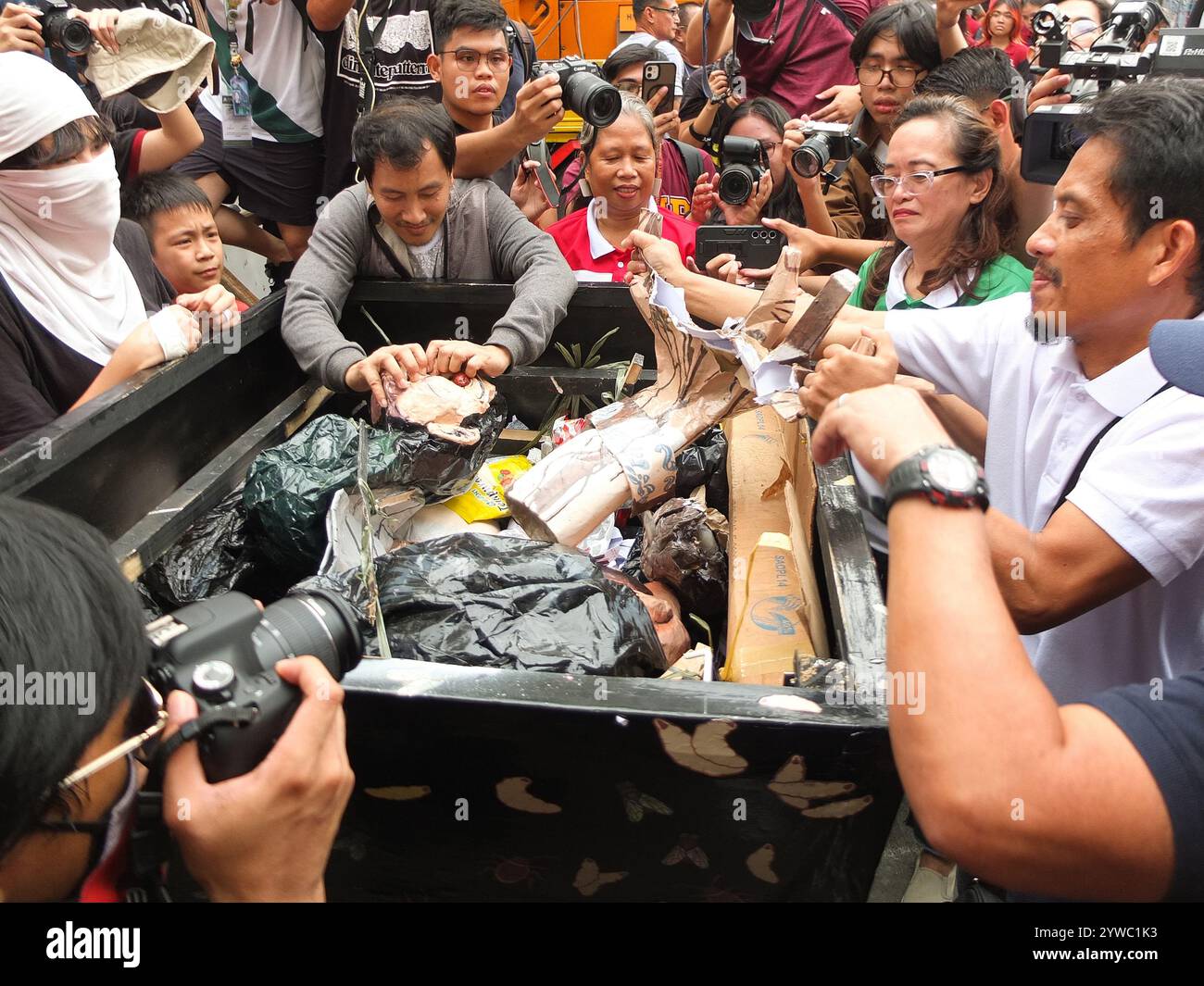 Effigy of president duterte hi-res stock photography and images - Alamy