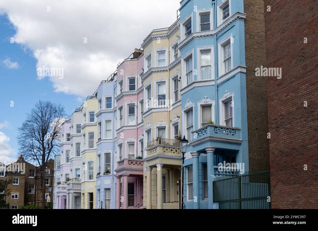 Touristic route on Notting Hill, walking on streets with colourful ...