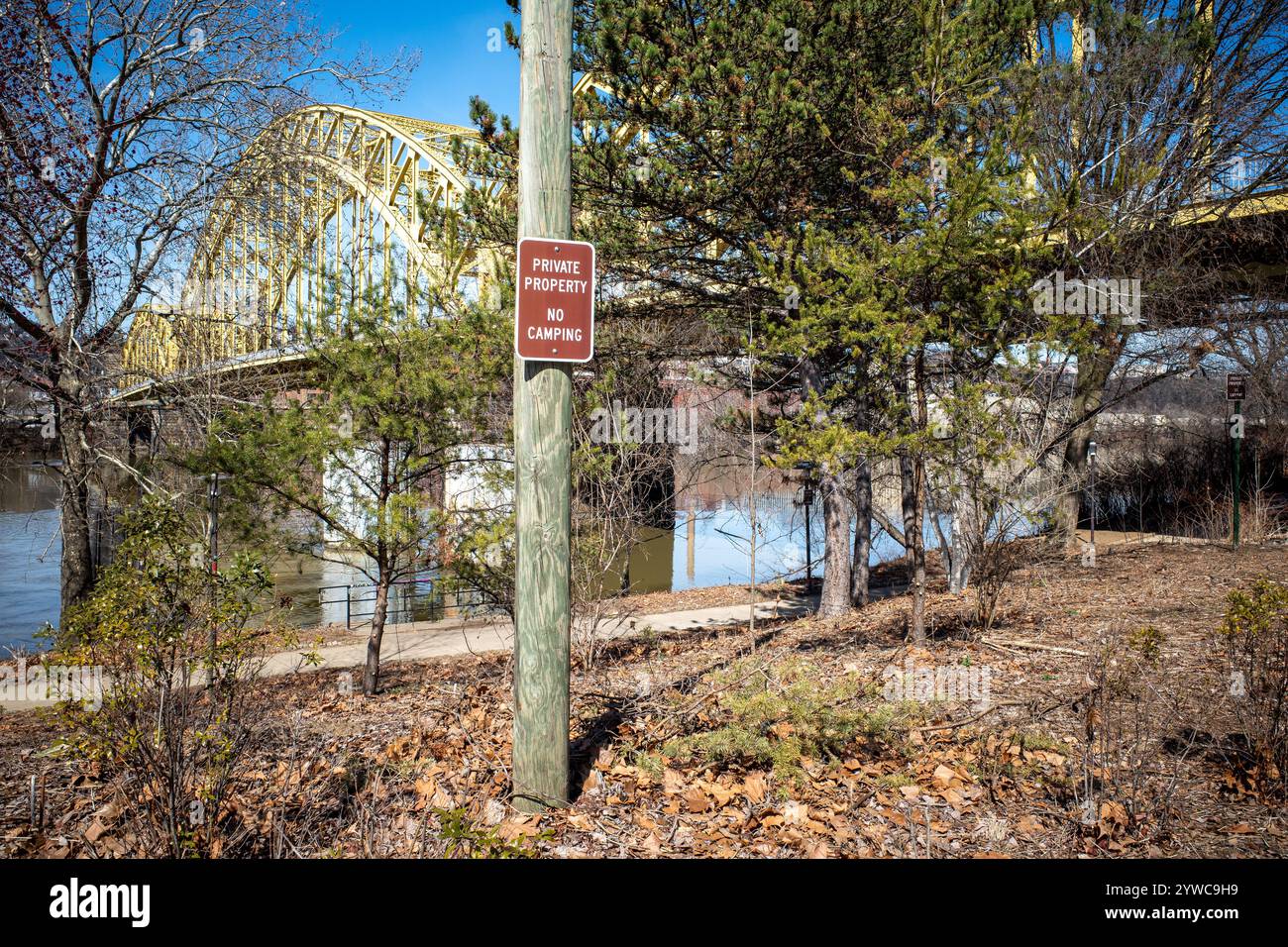 The iconic yellow bridge of Pittsburgh crosses the Allegheny River ...