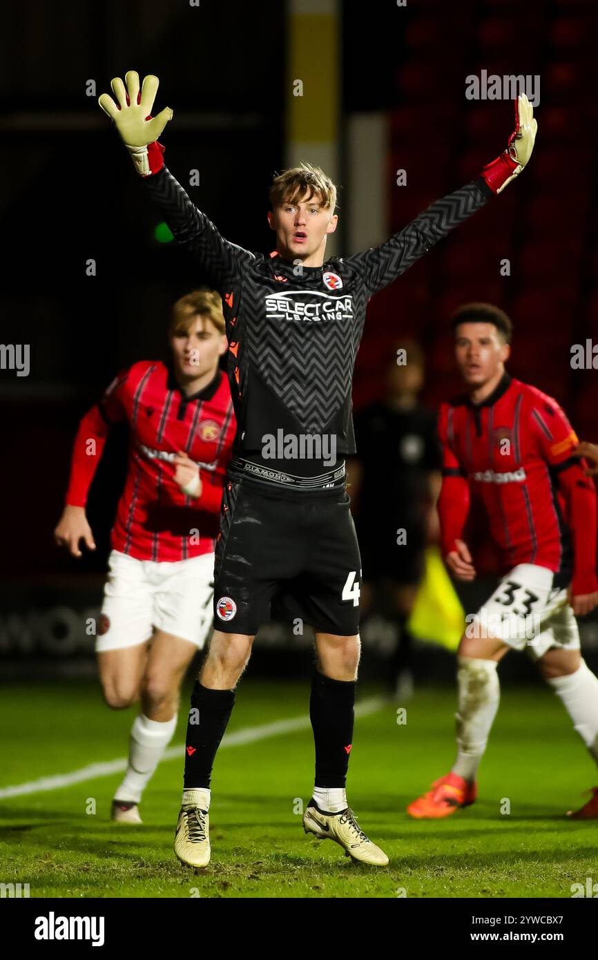 Tom Norcott of Reading during the EFL Trophy - Round of 32 Match ...