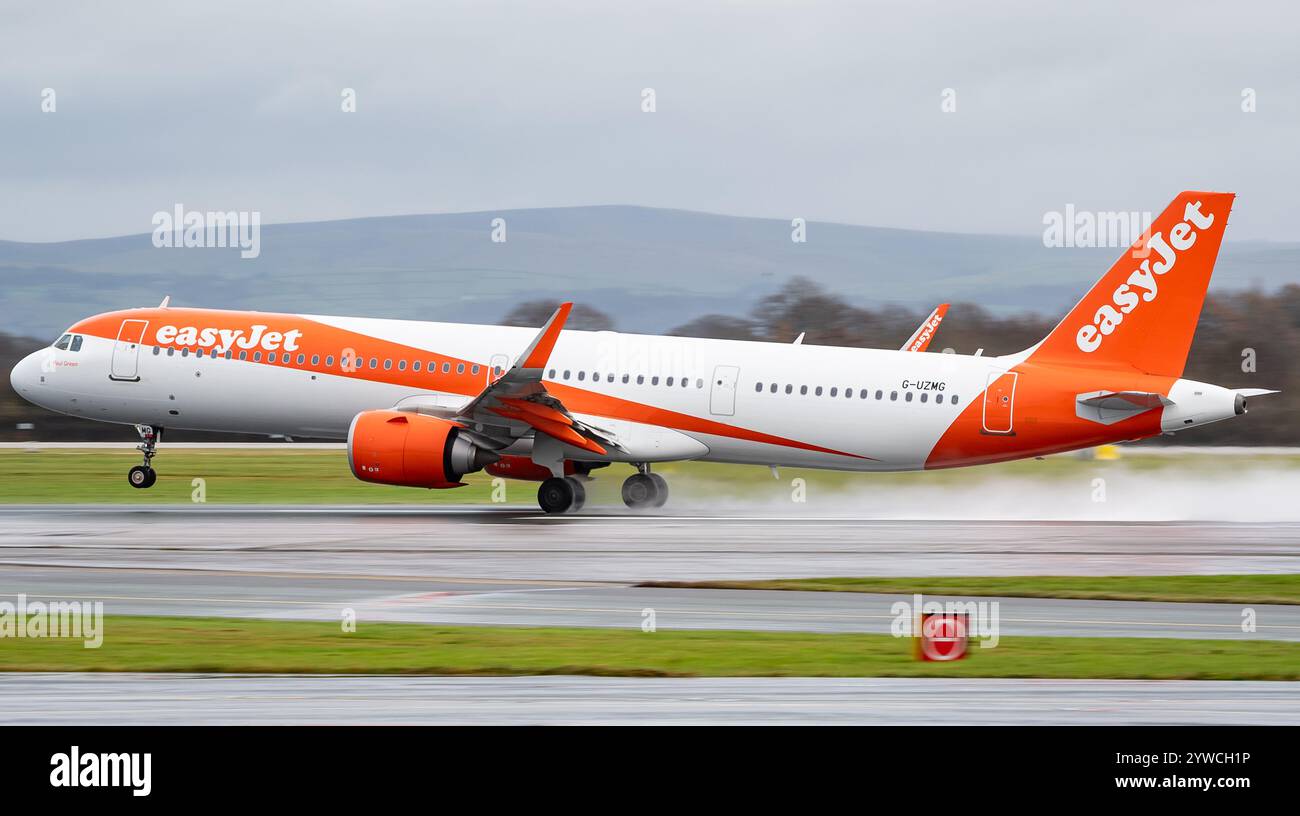 Easyjet airbus a321 g uzmg aircraft hi-res stock photography and images ...