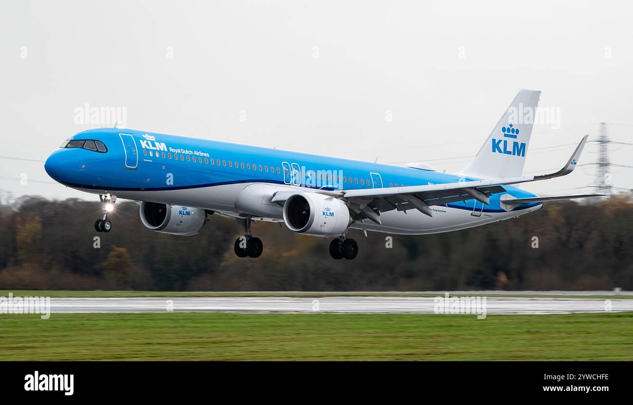KLM Airbus A321-252NX PH-AXB lands at Manchester Airport, Monday 2nd ...