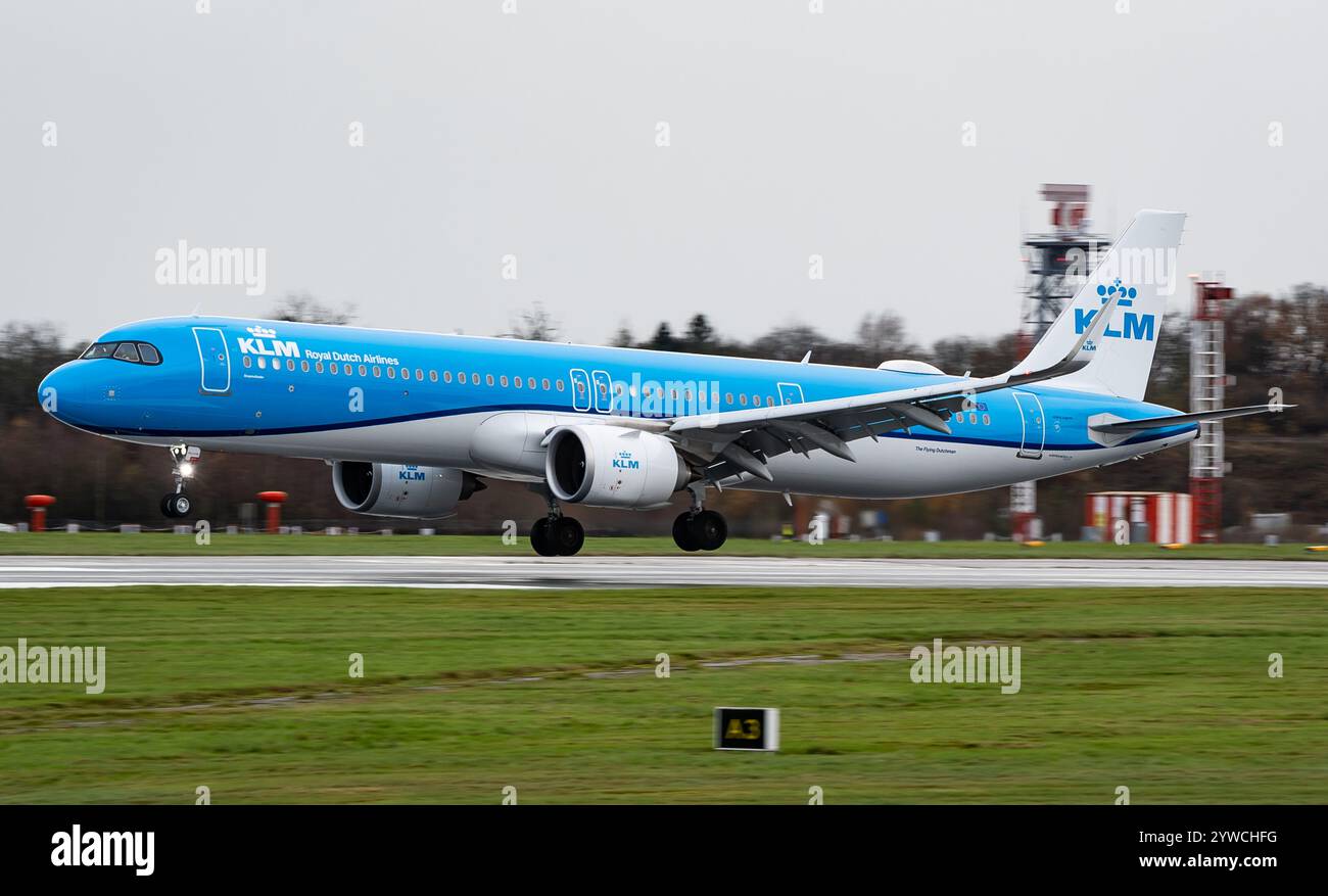 Klm flight attendant hi-res stock photography and images - Alamy