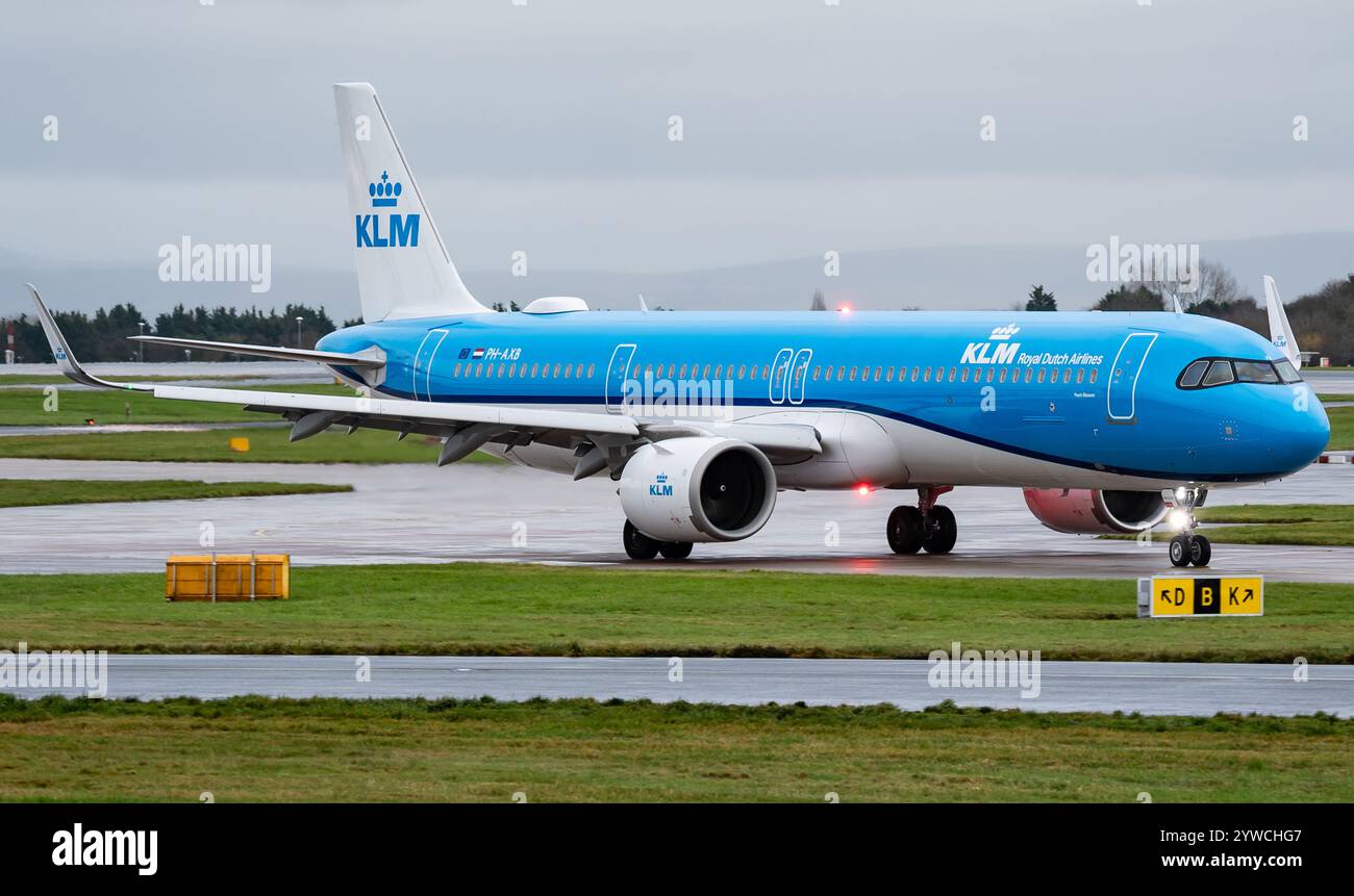 Klm flight attendant hi-res stock photography and images - Alamy