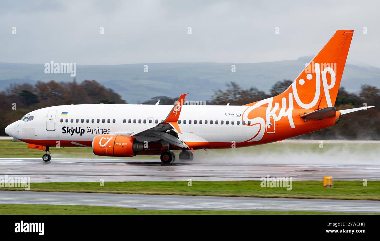 SkyUp Airlines Boeing 737-73V UR-SQD lands at Manchester Airport ...