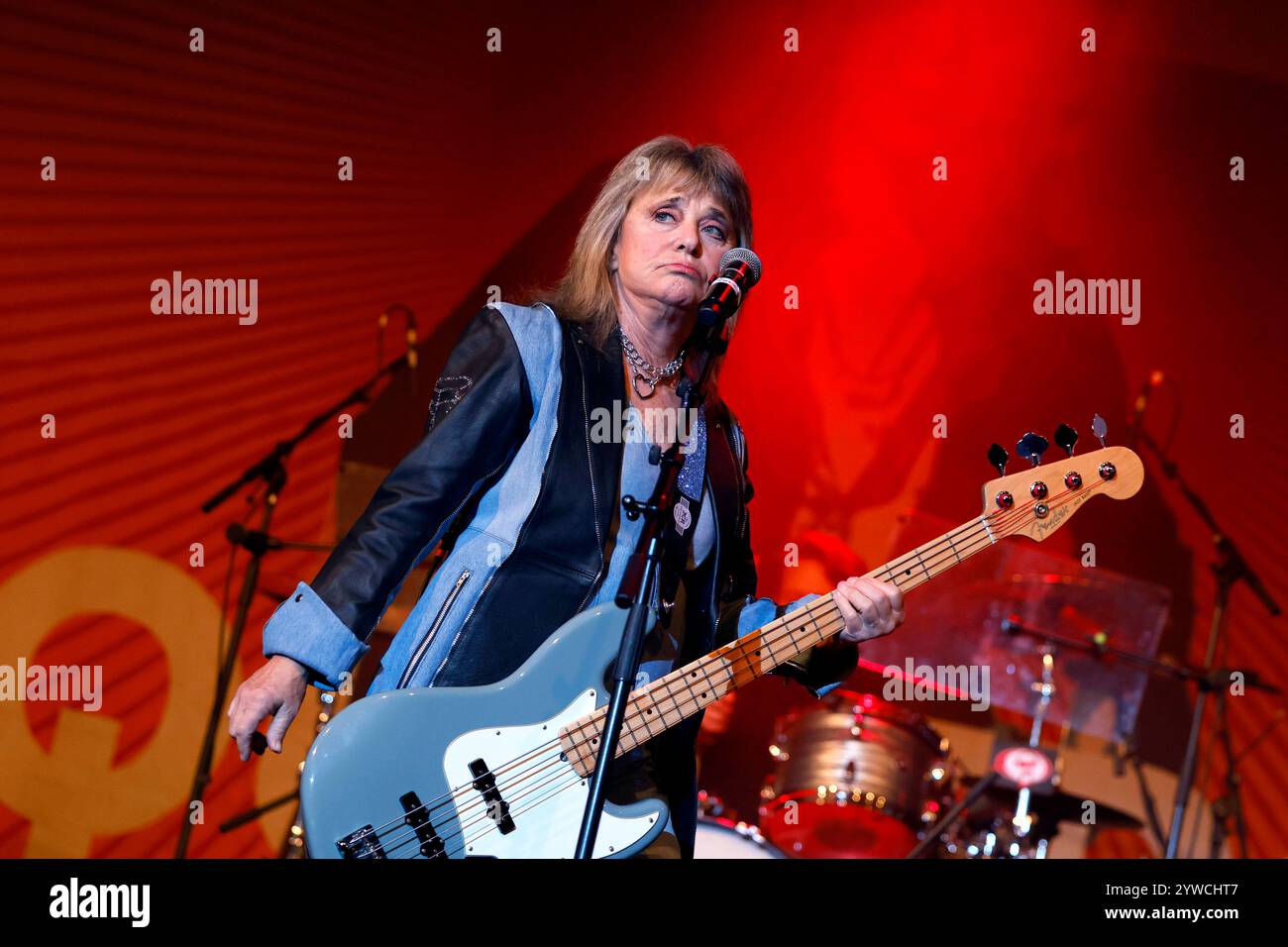 Sängerin Suzi Quatro bei ihrem Auftritt im Rahmen ihrer World Tour 2024 ...