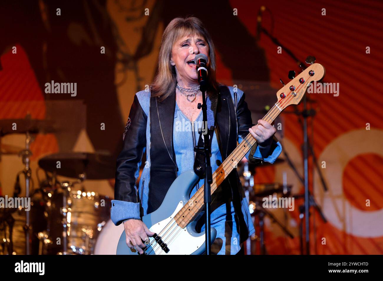 Sängerin Suzi Quatro bei ihrem Auftritt im Rahmen ihrer World Tour 2024 ...
