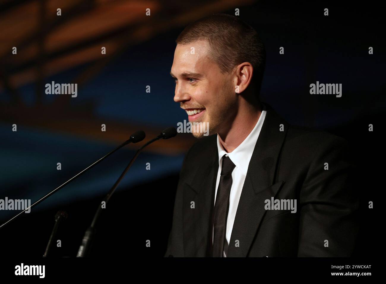 Actor Austin Butler presents filmmaker Denis Villeneuve with Irving M ...