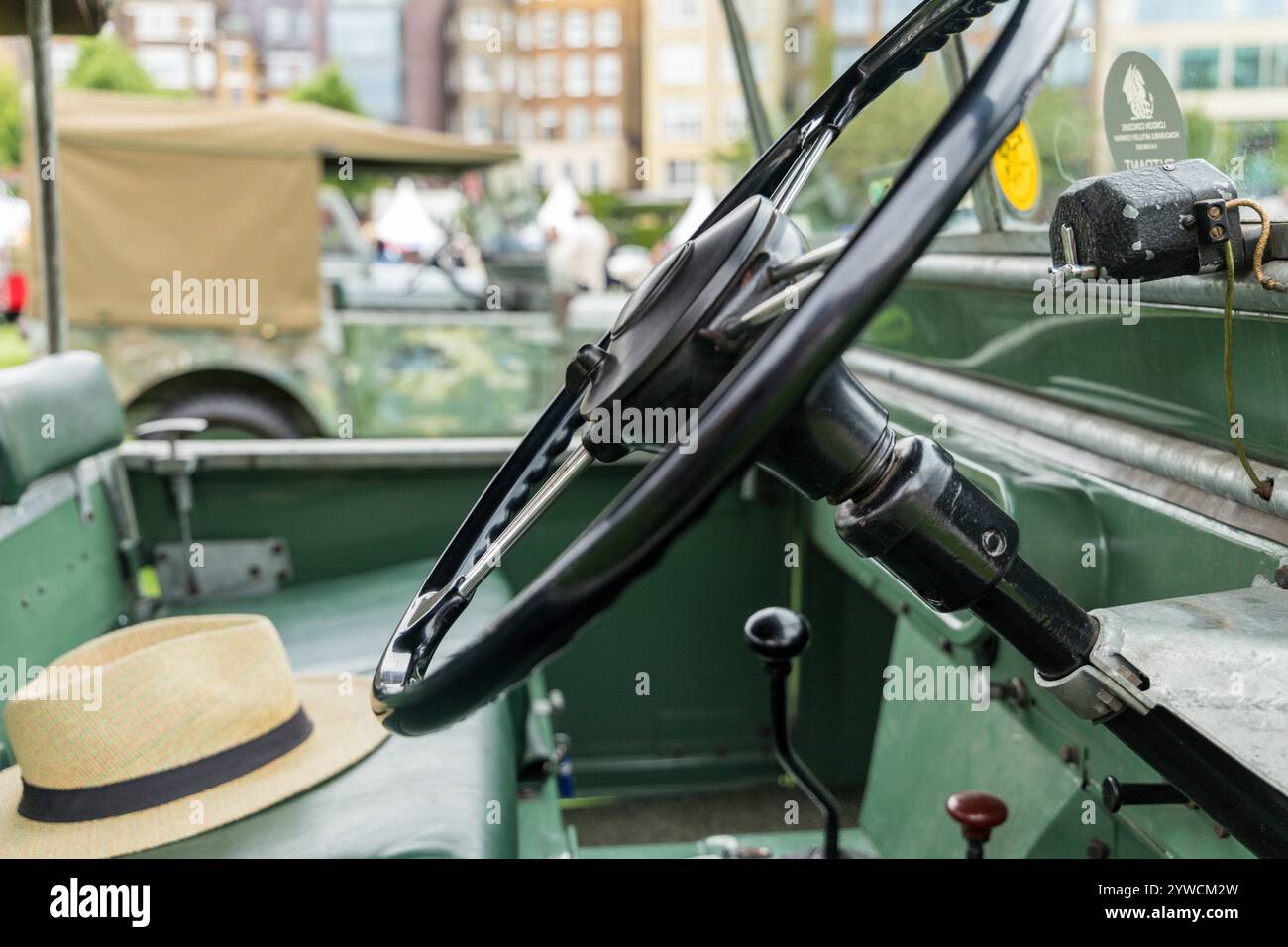 British army land rover hi-res stock photography and images - Alamy