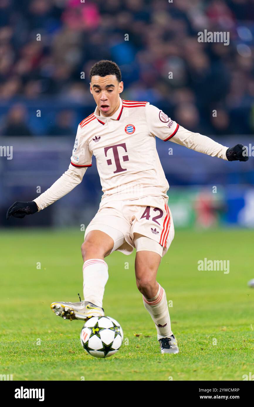 Gelsenkirchen, Germany. 10th Dec, 2024. GELSENKIRCHEN, GERMANY - DECEMBER 10: Jamal Musiala of ...