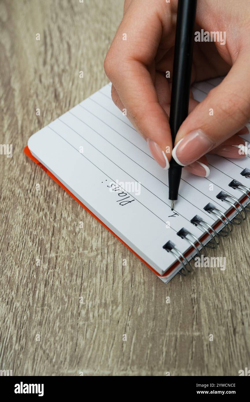 Woman hand closeup taking notes in planner. Female writing with pen ...