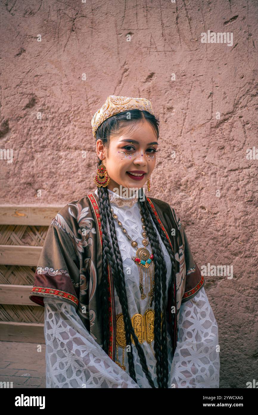 Beautiful asian girl wearing china hi-res stock photography and images ...
