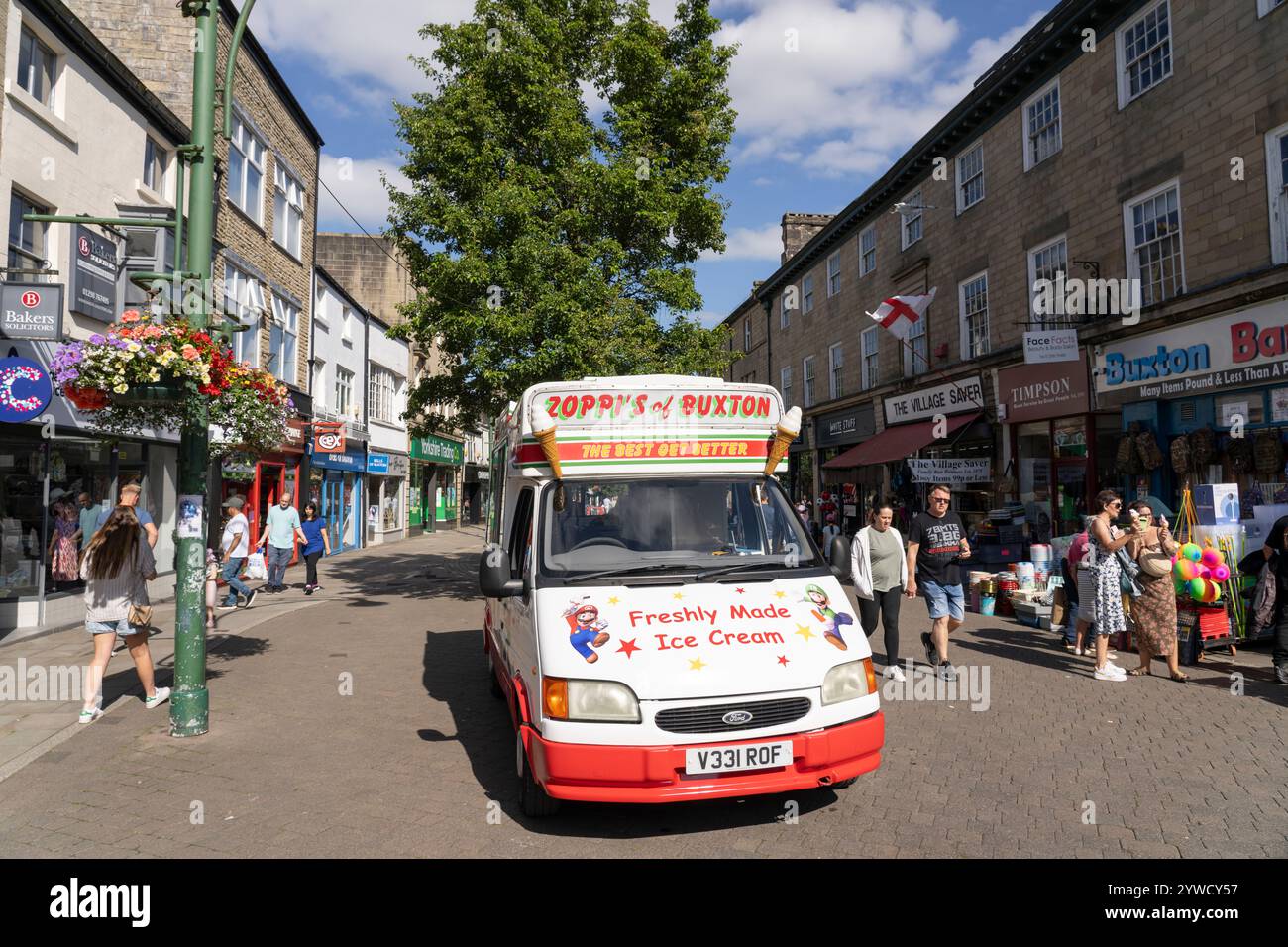 Summer shooping day with ice cream van, Buxton, Derbyshire, England ...