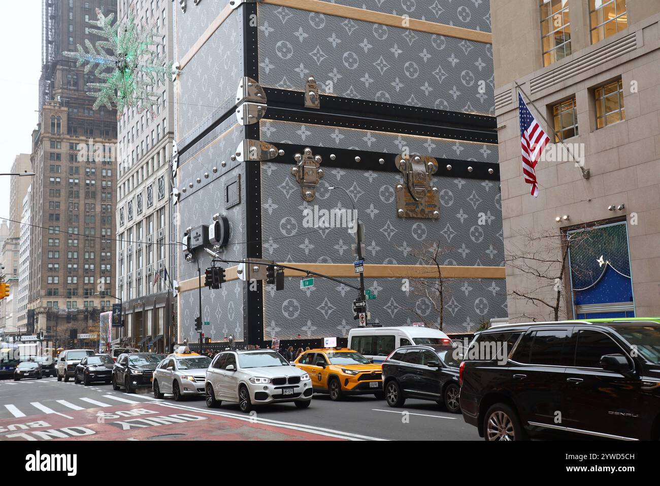 Luxury brand Louis Vuitton covered their flagship most fashionable ...