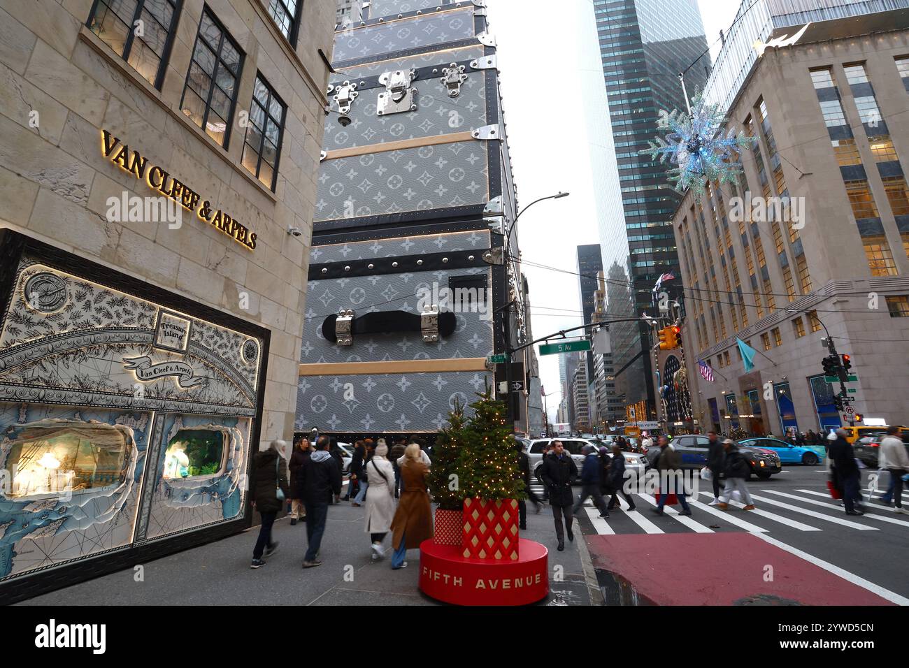 Luxury brand Louis Vuitton covered their flagship most fashionable ...