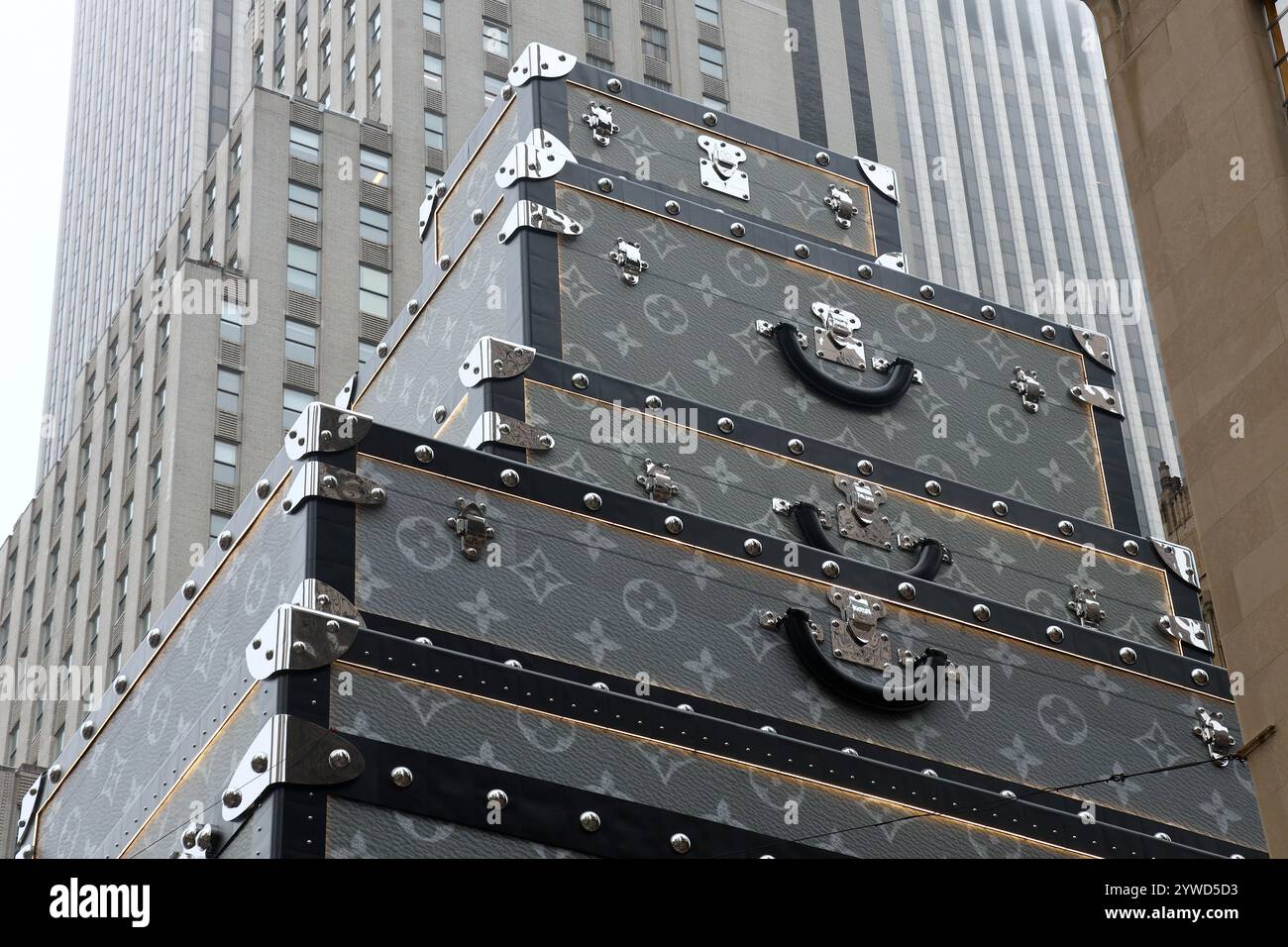 Luxury brand Louis Vuitton covered their flagship most fashionable ...