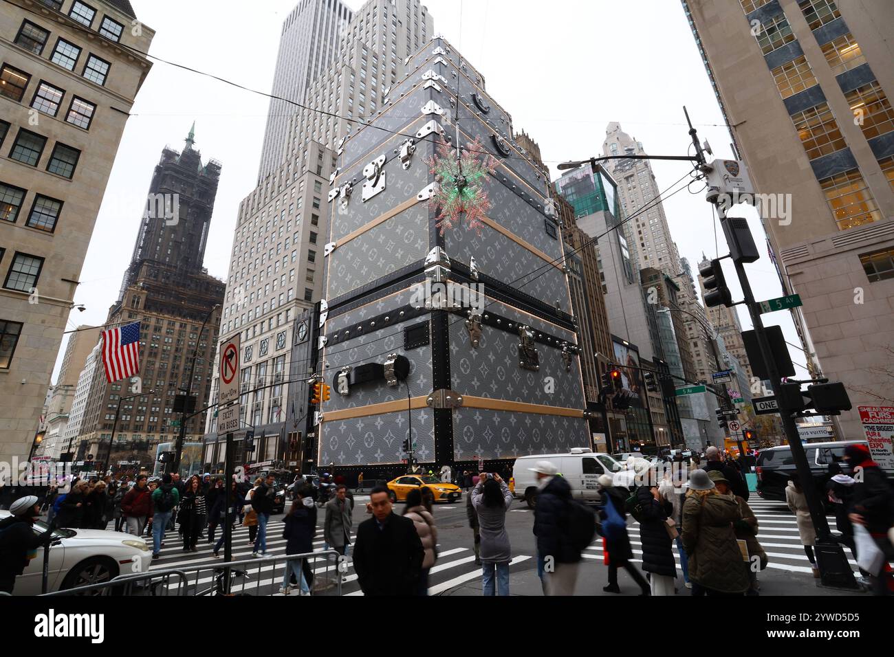 Luxury brand Louis Vuitton covered their flagship most fashionable ...