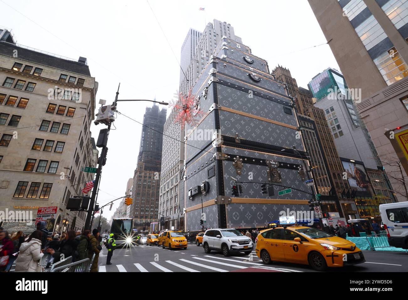 Luxury brand Louis Vuitton covered their flagship most fashionable ...